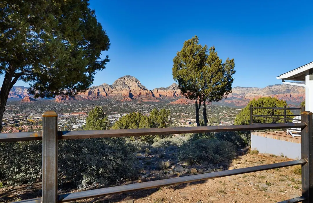 Celebrate New Year's Eve 2026 in Sedona: Events, Fireworks, and Tips